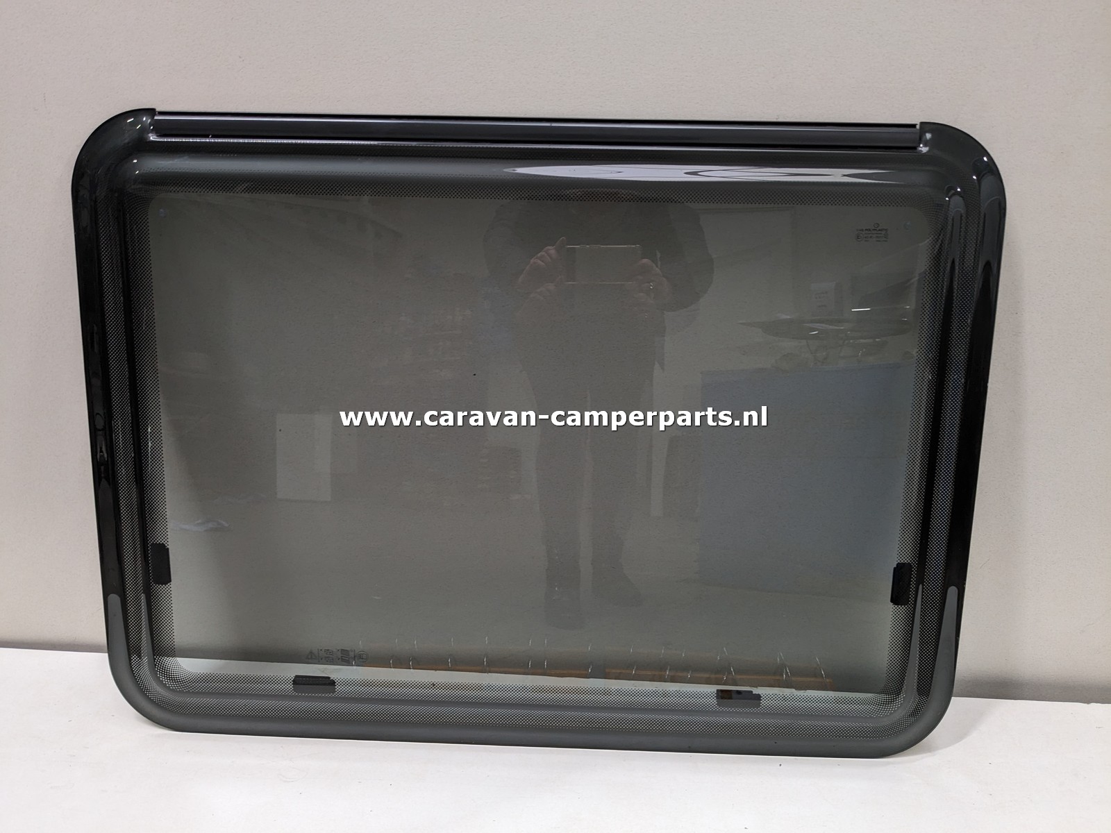 Knaus raam 90,5x65,5cm 2007 - Ramen - Details - ACR Caravan- en Camperp